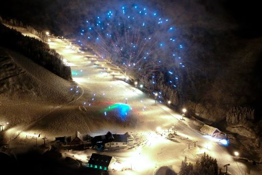 【湯沢冬花火】湯沢パークスキー場｜新潟のイベント｜【公式】新潟県のおすすめ観光・旅行情報！にいがた観光ナビ